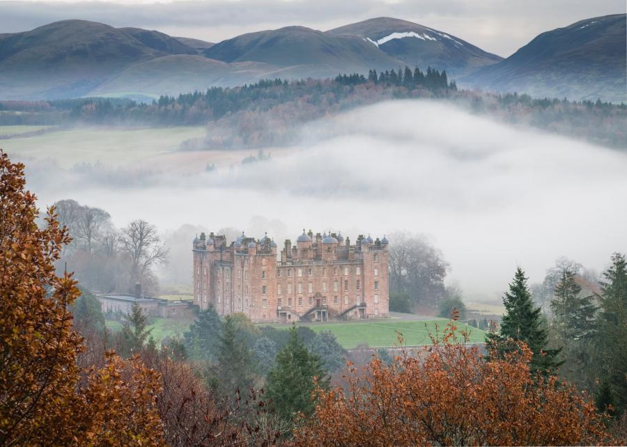 Scottish Castles and Houses - Malcolm MacGregor