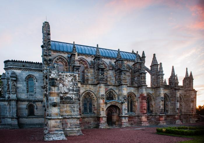 Scottish Castles and Houses - Malcolm MacGregor